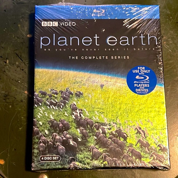 BBC | Media | Planet Earth Bbc Video The Complete Series 207 4 Disc ...